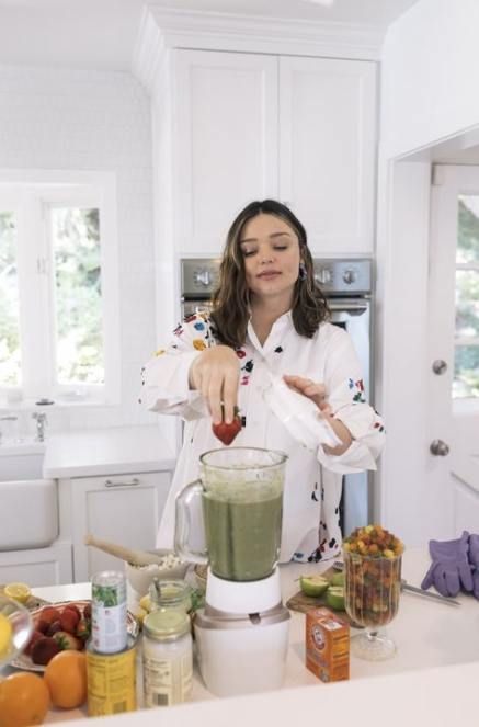“Miranda Kerr’s Secrets to a Healthy Lifestyle: Whole Foods, Superfoods ...